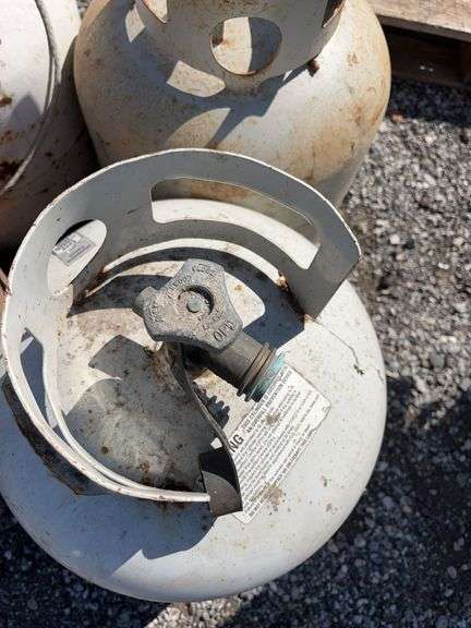 (4) Propane tanks, each- 20 lb. - Albrecht Auction Service