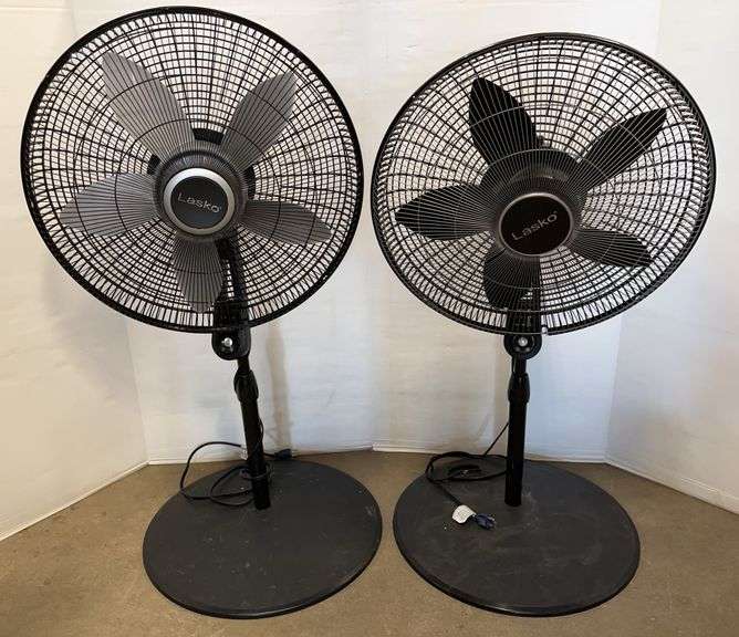 (2) Floor fans, 24" cages, both work great - Albrecht Auction Service