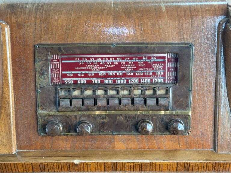 Antique Philco model 42-390 code 121/radio, 28 1/2"W x 12"D x 41"H ...