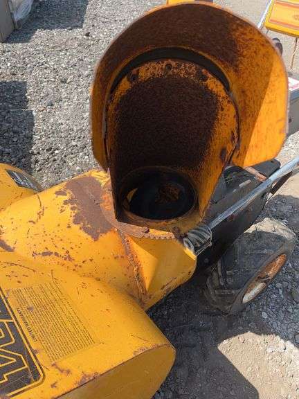 Snowflite snow blower, 24" path, ran last year - Albrecht Auction Service