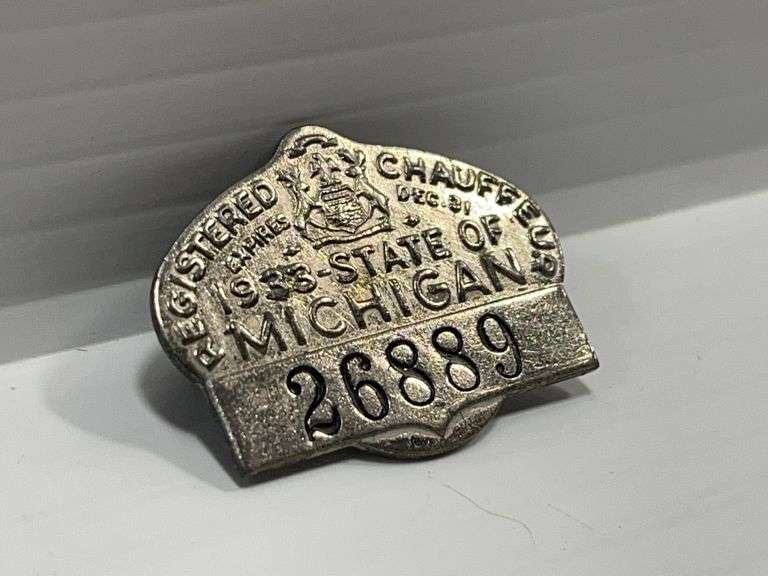 1933 Michigan chauffeur license badge, 1 1/4"W - Albrecht Auction Service
