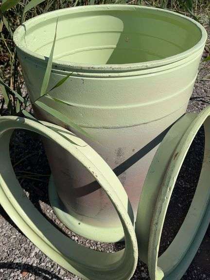 Oliver tractor rims, 20" x 28", 10-lug - Albrecht Auction Service