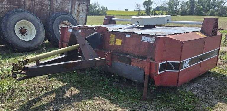 WC 834 Sugar Beet Topper, 4-30" Row - Albrecht Auction Service