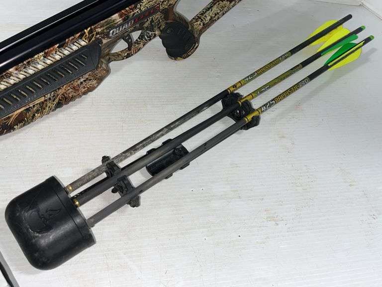 Barnett Crossbow with Cross scope, hand crank or rope pull, quiver, (3 ...