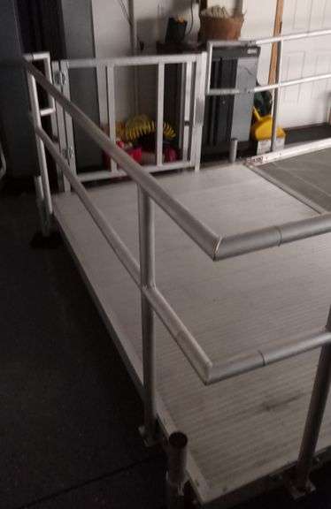 Residential handicap aluminum ramp, made by Ramp-It with gate and step ...