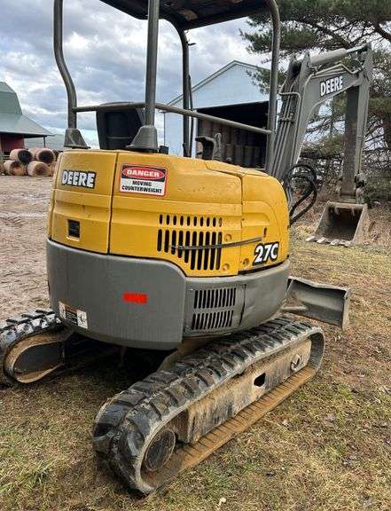 John Deere 27C Mini Excavator, Starts Well, Blows Gray Smoke when First ...