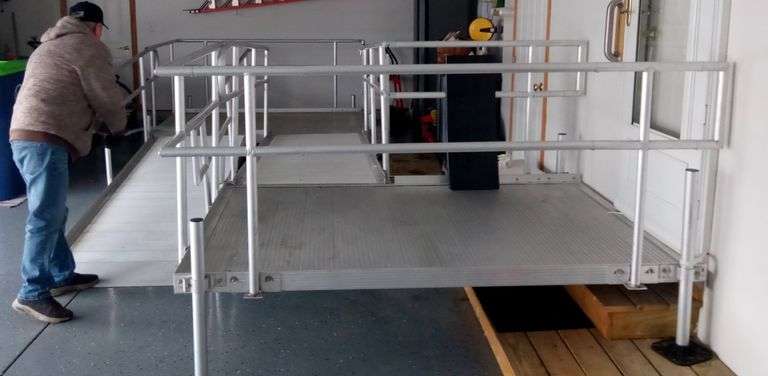 Residential handicap aluminum ramp, made by Ramp-It with gate and step ...
