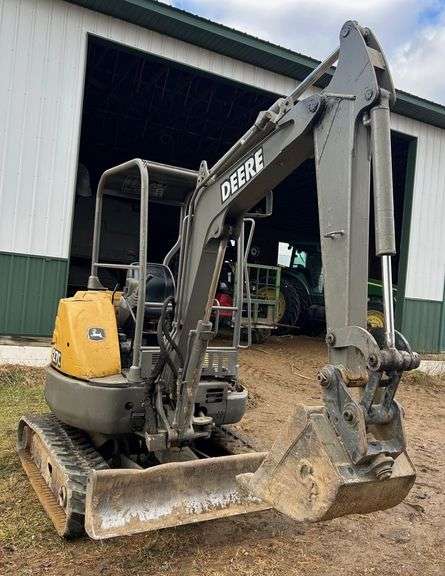 John Deere 27C Mini Excavator, Starts Well, Blows Gray Smoke when First ...