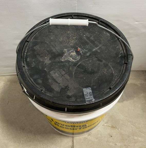 Bucket high performance cement fast set self-leveling floor resurface ...