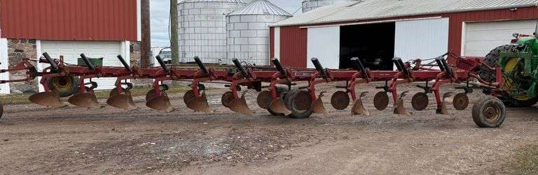 Case IH 11-Bottom Plow, Good Shape but Needs All New Wear Parts ...