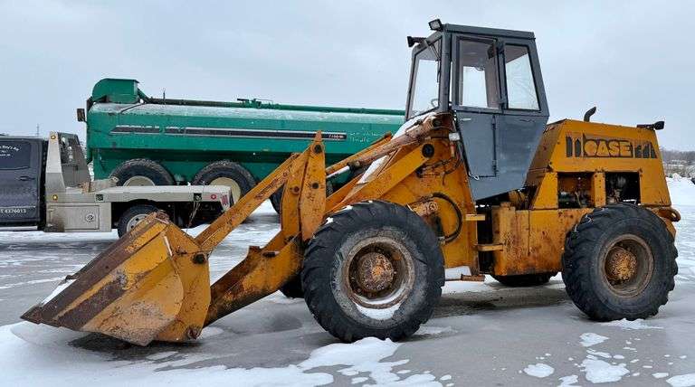 Case W20 Payloader, Runs and Operates, Alternator and Brakes Do Not ...