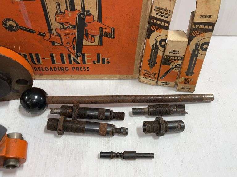 Lyman Tru-Line Jr. Reloading Press; The Lyman Gunsight Corp., box- 8 3/ ...