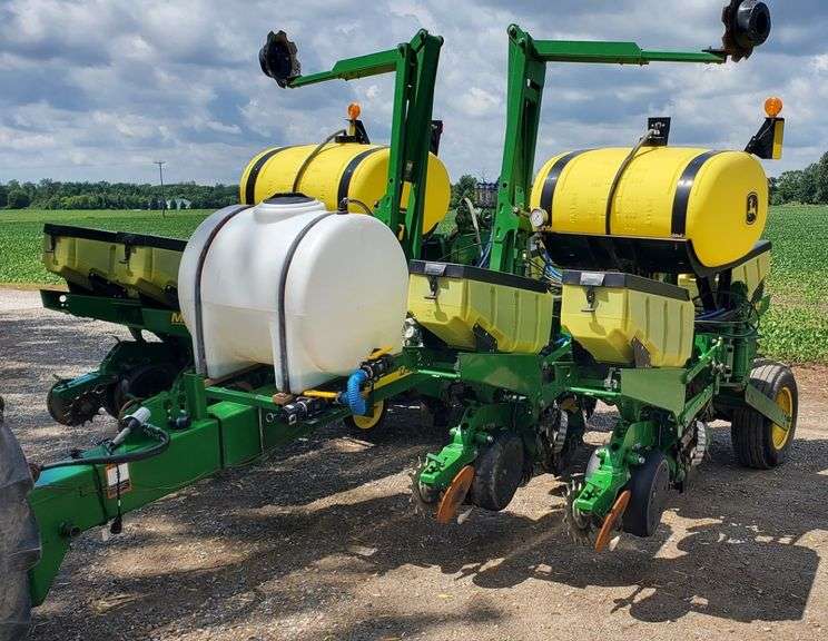 John Deere 1760NT 8-30" Row Folding Planter, Set Up for No-Till, 300 ...