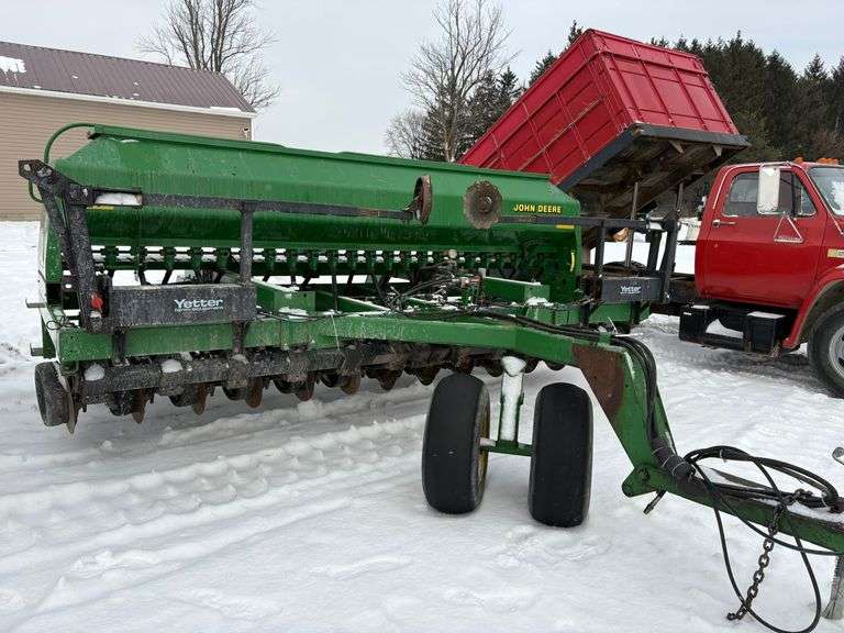 John Deere 1560 No-till Drill, 15', 7.5" Spacing, Yetter Markers, Front ...