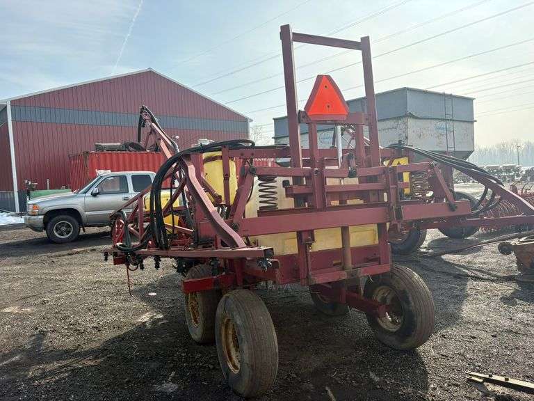 Hardi 500 Gallon Sprayer with 60' Booms, Chemical Inductor Tank Hand ...