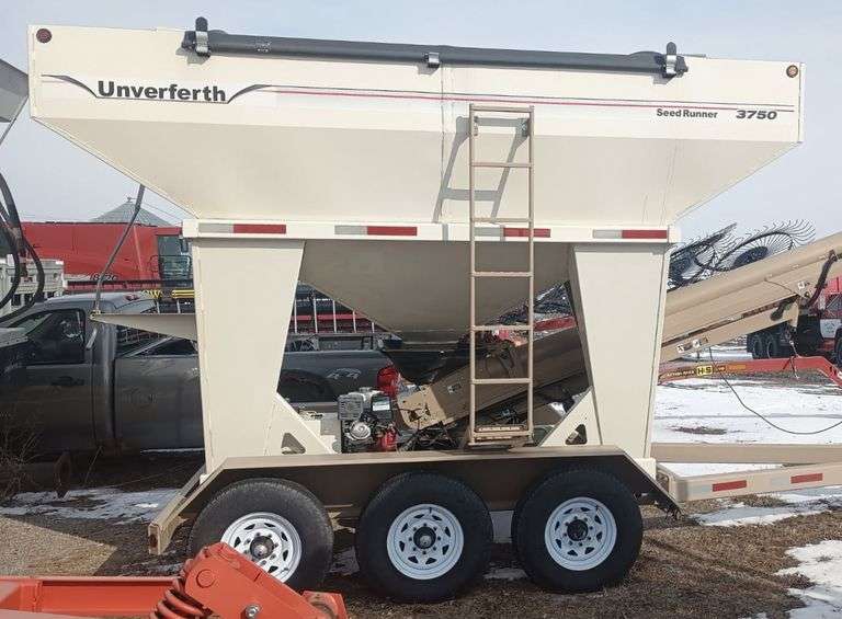 2013 Unverferth Seed Runner 3750 - Albrecht Auction Service
