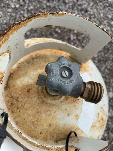 30 lb. and 20 lb. Propane Tanks - Albrecht Auction Service