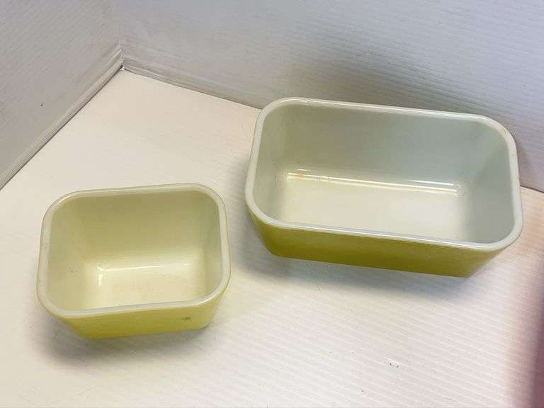 (5) Pieces of 1960s to 1970s Pyrex Dishes: 1- No. 232 Flamingo Pink, 2 ...