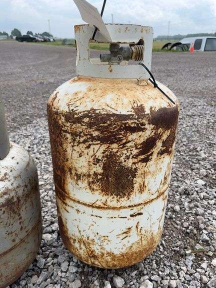 30 lb. and 20 lb. Propane Tanks - Albrecht Auction Service
