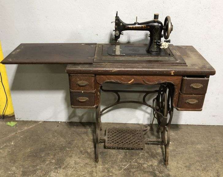 Antique Bruce Sewing Machine - Auction Ohio