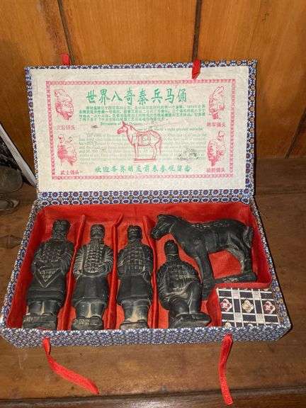 Vintage collectibles - Auction Ohio