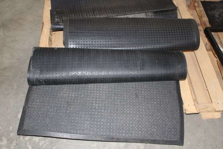 Rubber Backed Rugs/Runners - Auction Ohio