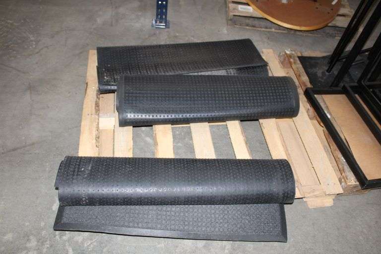Rubber Backed Rugs/Runners - Auction Ohio