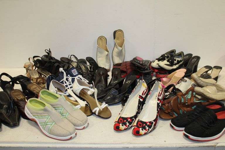 Women's Shoes Collection - Auction Ohio