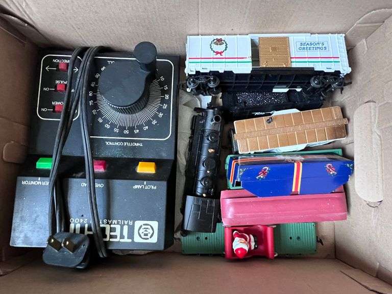Throttle Control and Train Cars - Auction Ohio