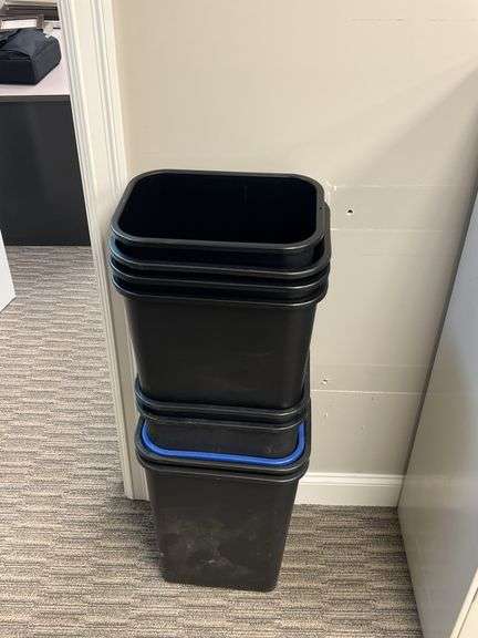 Assorted Trash Cans - Auction Ohio
