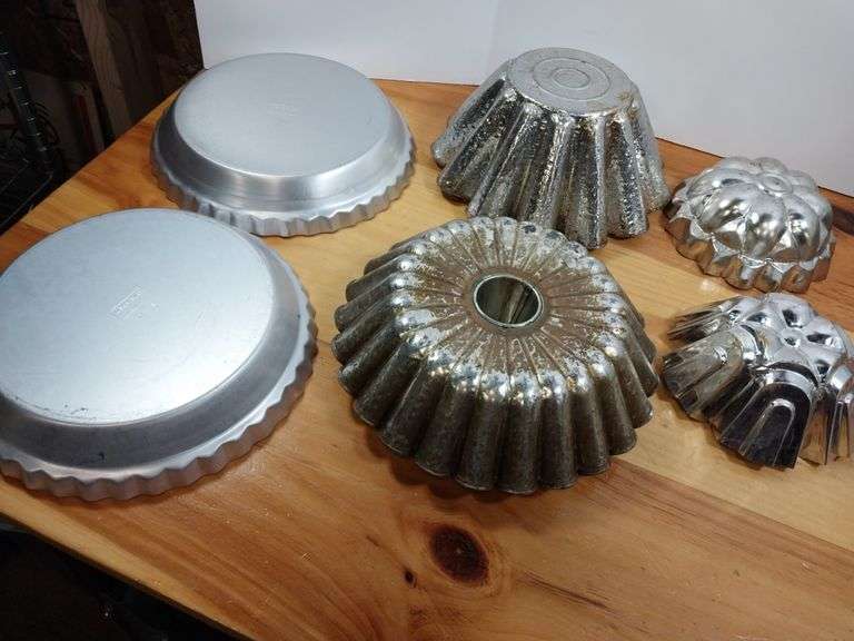 Metal Food Molds- 4 Decorative and 2 Foodsafe Aluminum - Auction Ohio