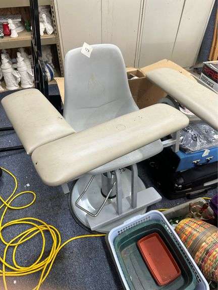 Adjustable Chair - Auction Ohio