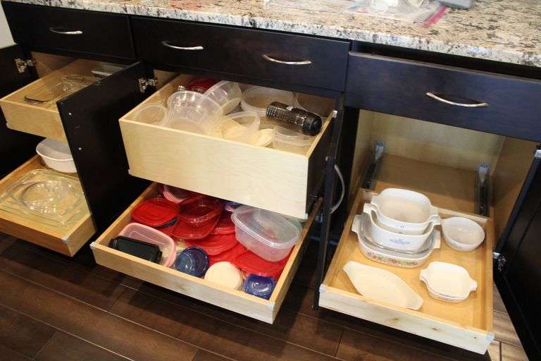 Corning Ware, Pyrex & Food Storage - Auction Ohio