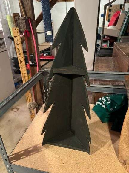 Primitive wooden Christmas Tree - Auction Ohio