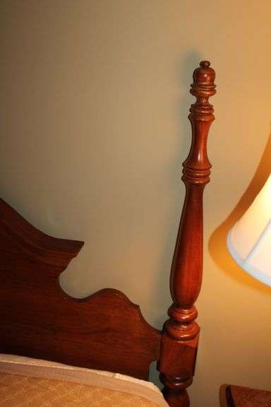 Thomasville Colonial Headboard - Auction Ohio