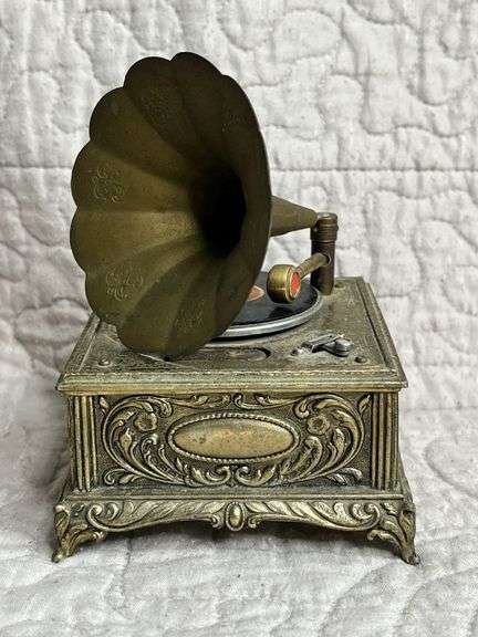 Vintage Phonograph Music Box with Lighter - Auction Ohio
