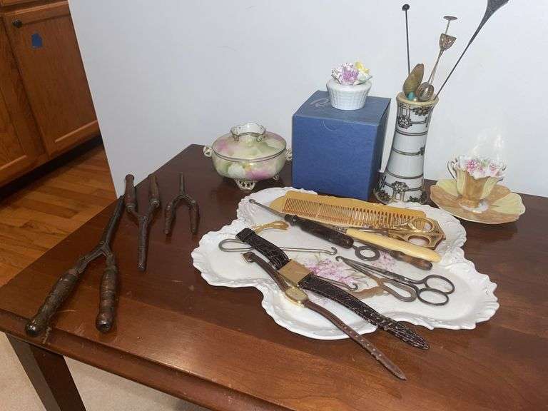 Vanity items - Auction Ohio