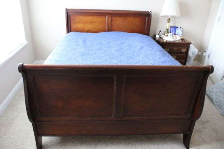 Queen Sleigh Bed - Auction Ohio