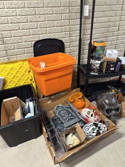 Halloween decor - Auction Ohio