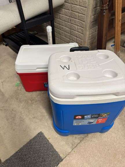 2 large Igloo coolers-1 with wheels - Auction Ohio