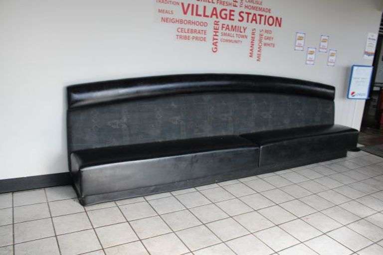 Large Entry Way Booth/Bench - Auction Ohio