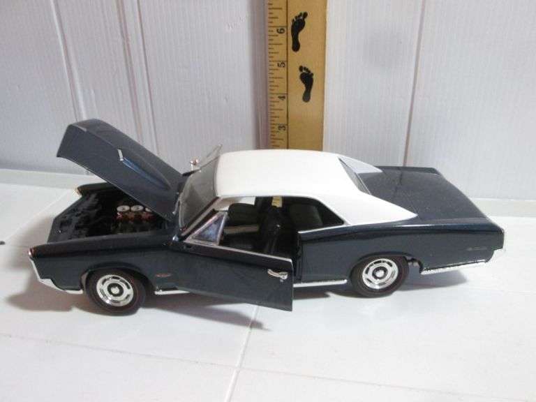 Ertl 1/18 Scale 1966 Pontiac GTO Redline Tires GM Corp Diecast Car ...