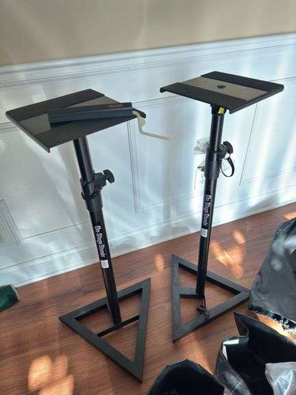 On Stage Stands music stands - Auction Ohio