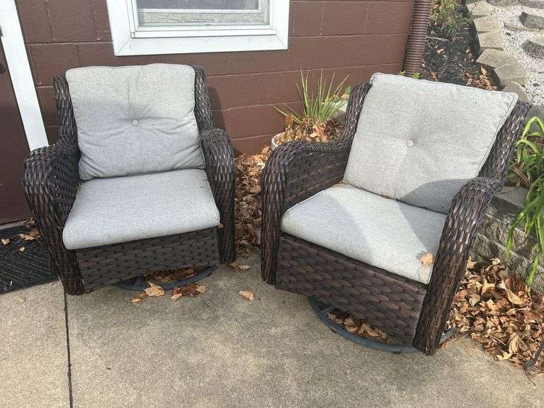 Wicker Patio Chairs - Auction Ohio