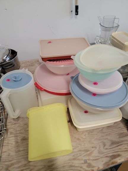 Assorted Tupperware - Auction Ohio