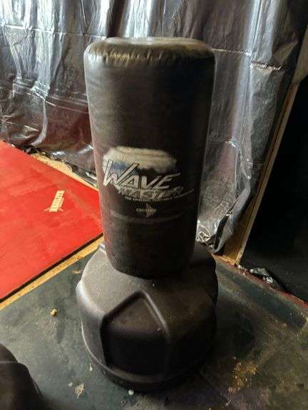 Wave Master Freestanding Punching Bag - Auction Ohio