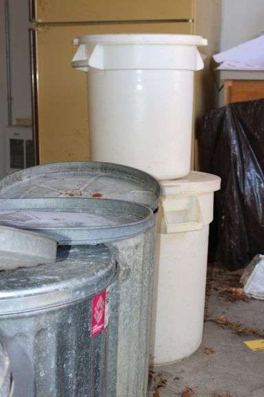 Trash Cans - Auction Ohio