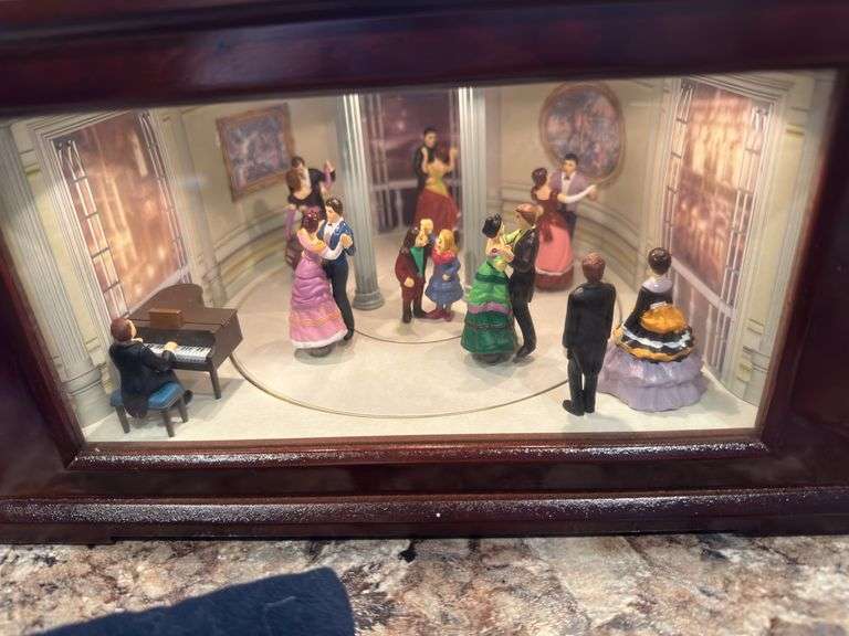 Music box w/ discs-Ballroom-WOW! - Auction Ohio