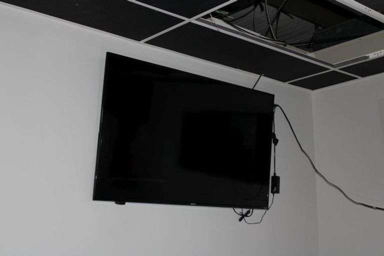 55” Element Flatscreen Roku TV - Auction Ohio