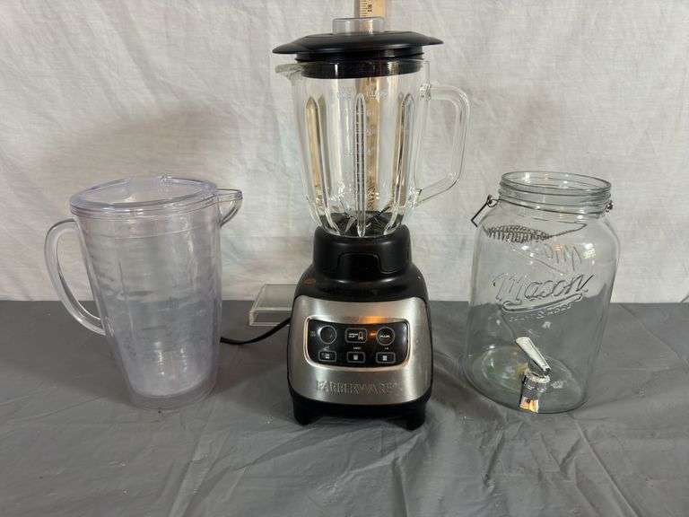 Blender & Pitchers - Auction Ohio